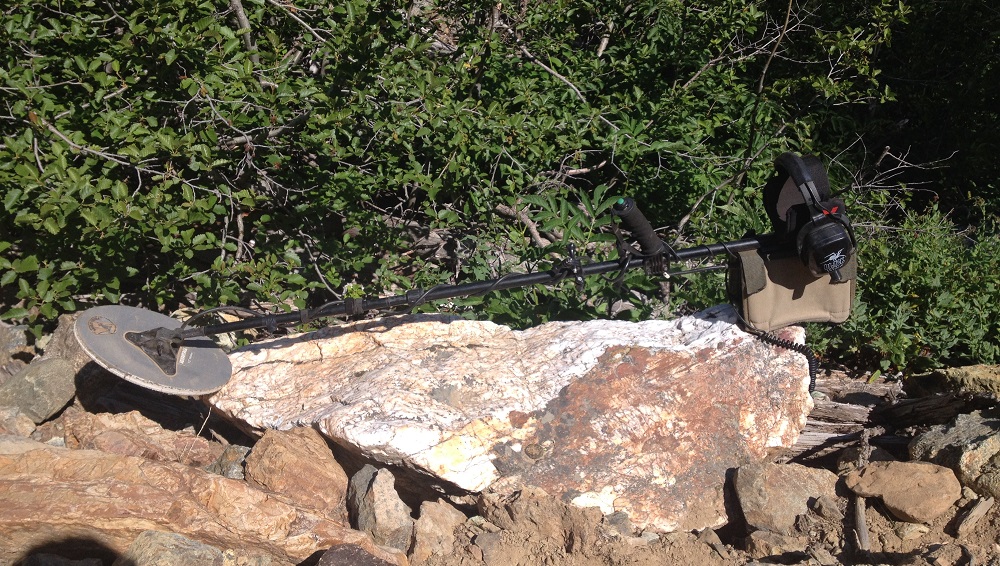 Natural Gold Indicators (Part 1) - Gold Geology Lesson ...