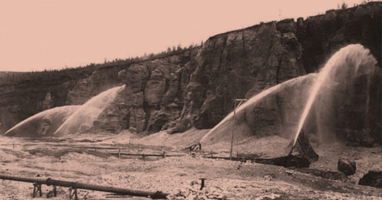 15 Historic Photographs of the Hydraulic Gold Miners in Action ...